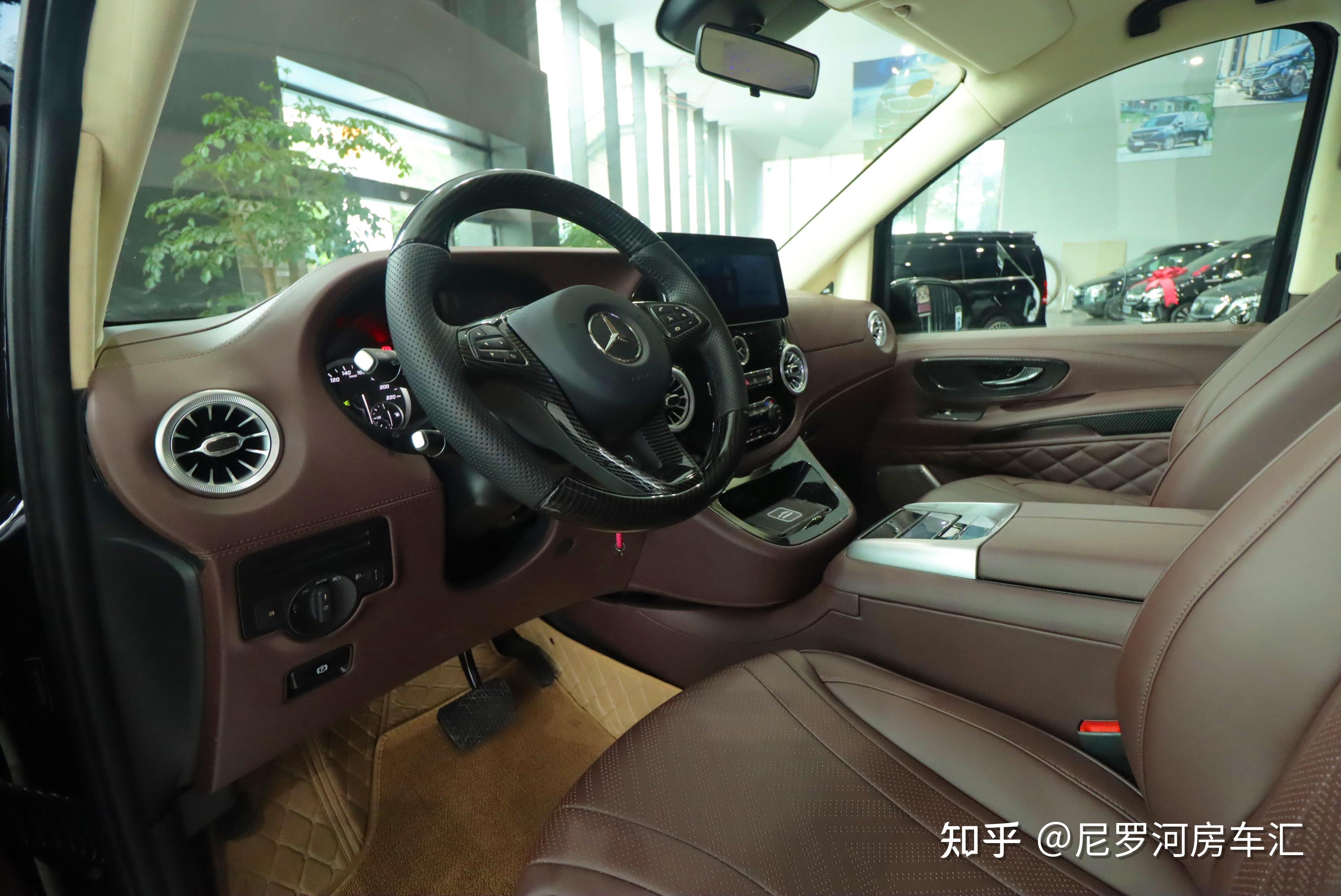 【新车到店】新款奔驰平顶威霆VS680L—迈巴赫咖啡棕 - 知乎
