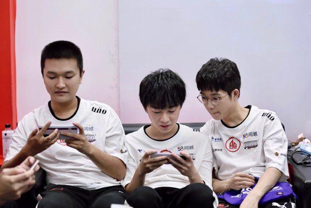 19日kpl首发，AG阵容从此固定，DYG依然独留小义，LGD辅助换人 - 知乎