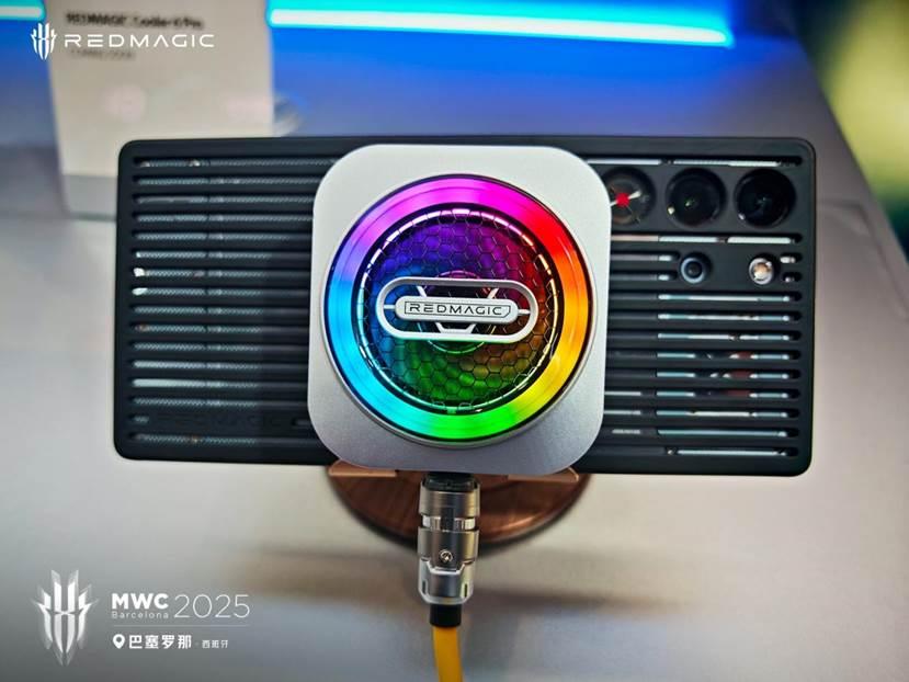 全球首款裸眼3D游戏本亮相MWC 2025，红魔加快全电竞生态布局 - 知乎
