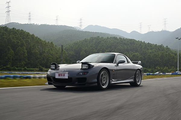 进赛道！国内车况最好的马自达RX7试驾来了 - 知乎