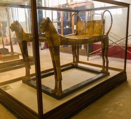 埃及国家博物馆，馆藏文物(2)图坦卡蒙层层嵌套黄金棺、香水瓶、椅床等家具、珠宝首饰【200多幅图】 - 知乎