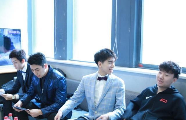 LGD官宣老队长Pyl正式退役 S5夏季赛冠军LGD仅剩一人在役 - 知乎