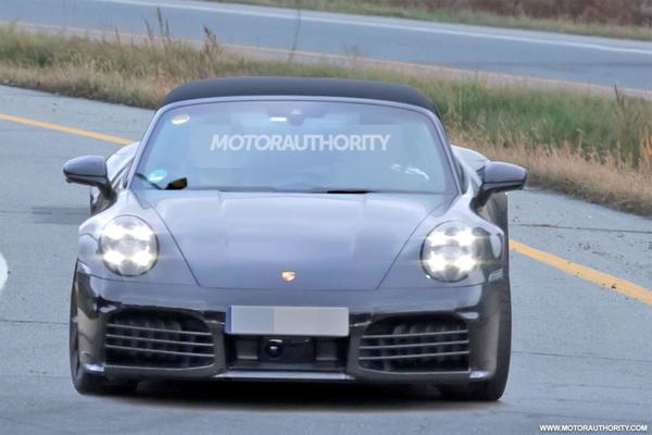【新款保时捷911 Cabriolet低伪谍照 采用中置双出排气设计】 - 知乎