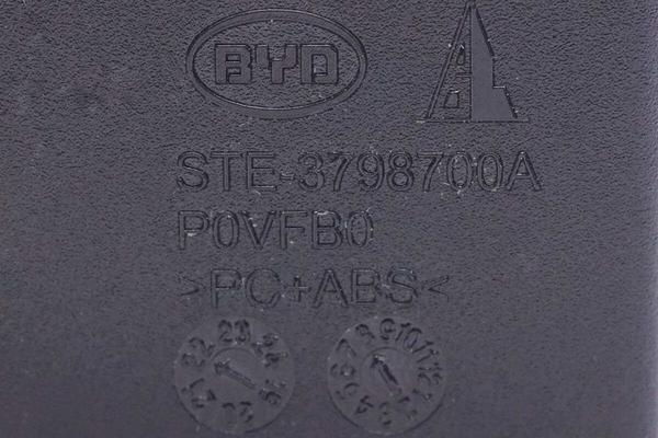 拆解报告：BYD比亚迪-汉 双USB-A口车载充电连接器 - 知乎