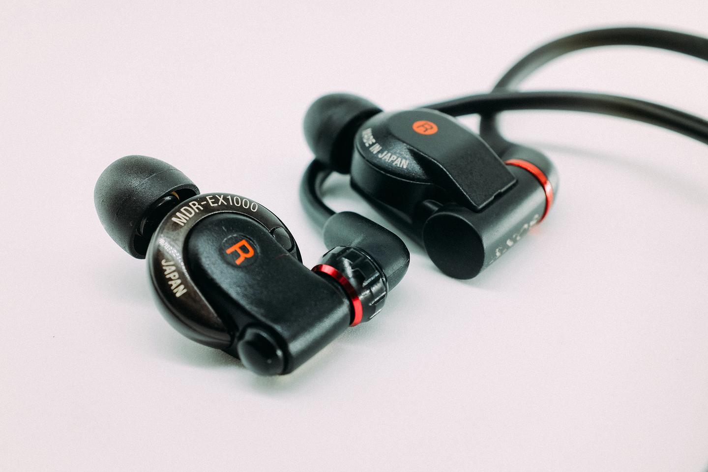 新老旗舰之争-SONY EX1000(EXK)、XBA-Z5耳机对比测评——开箱、外观篇 - 知乎