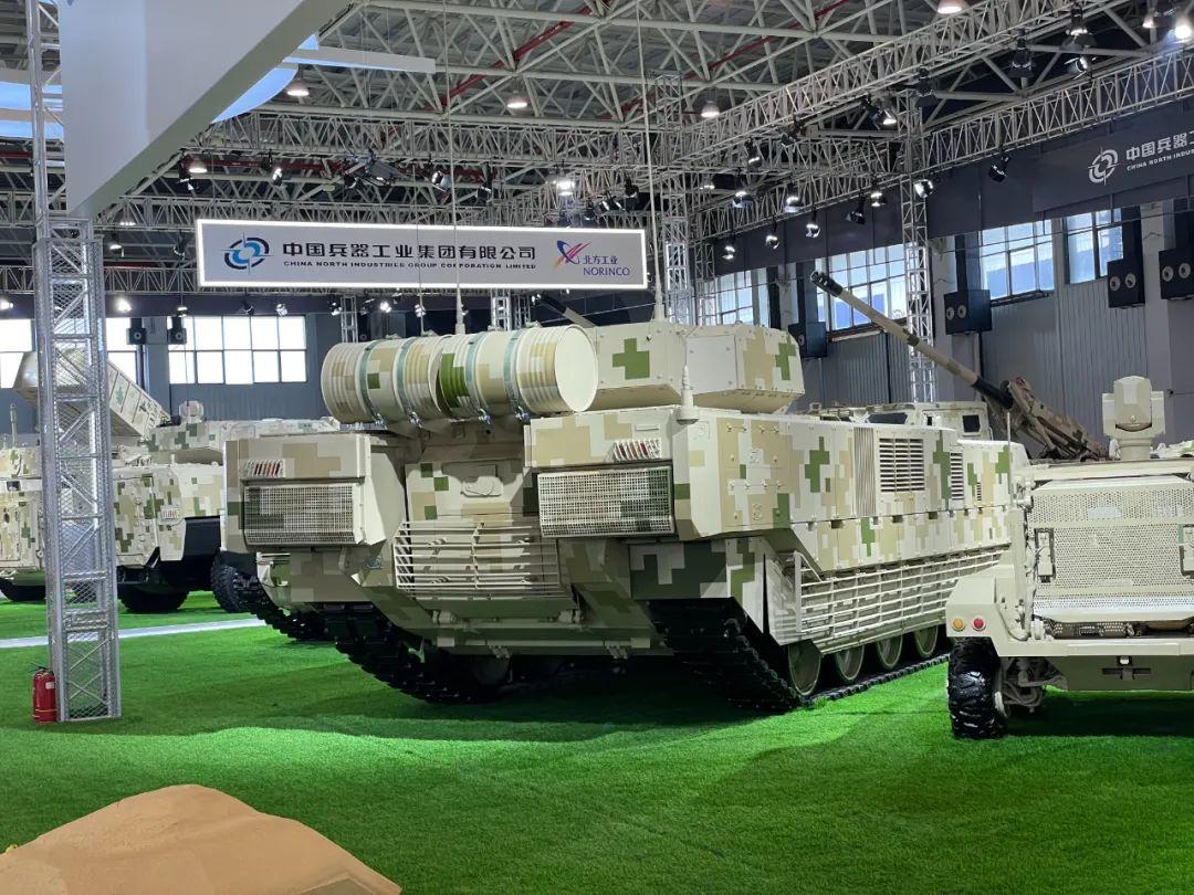 直击珠海航展中国陆战之王，什么底盘竟能“适配”出12种战车？ - 知乎