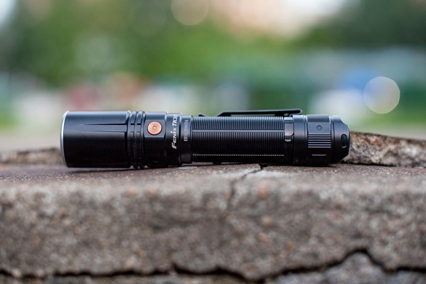 划时代的口袋探照灯：Fenix TK30白激光手电上手简评 - 知乎