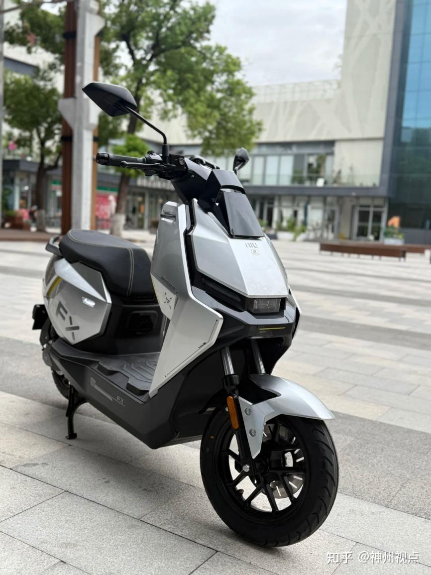 小牛 FX 风速深度体验：比极核AE4 SE贵400，却赢在这些关键处 - 知乎