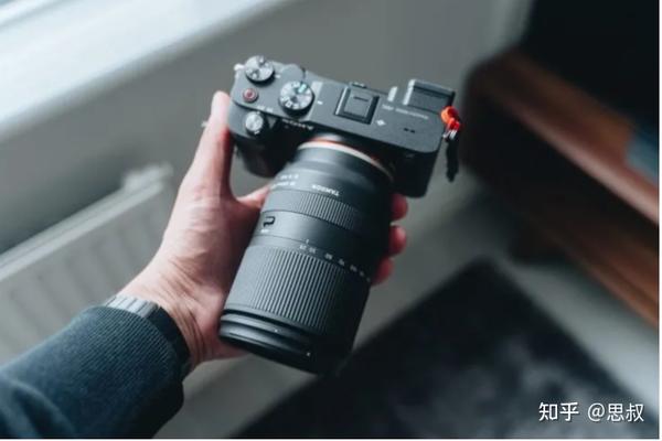 索尼A7C系列第一支该配什么镜头？A7C2/AC7R入门镜头推荐 - 知乎