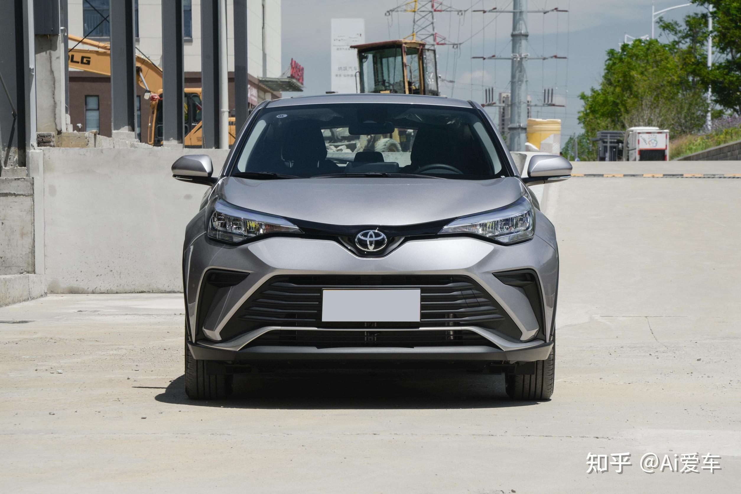 油耗6L不到，丰田入门家用小SUV，开着省心价格小贵，奕泽IZOA - 知乎