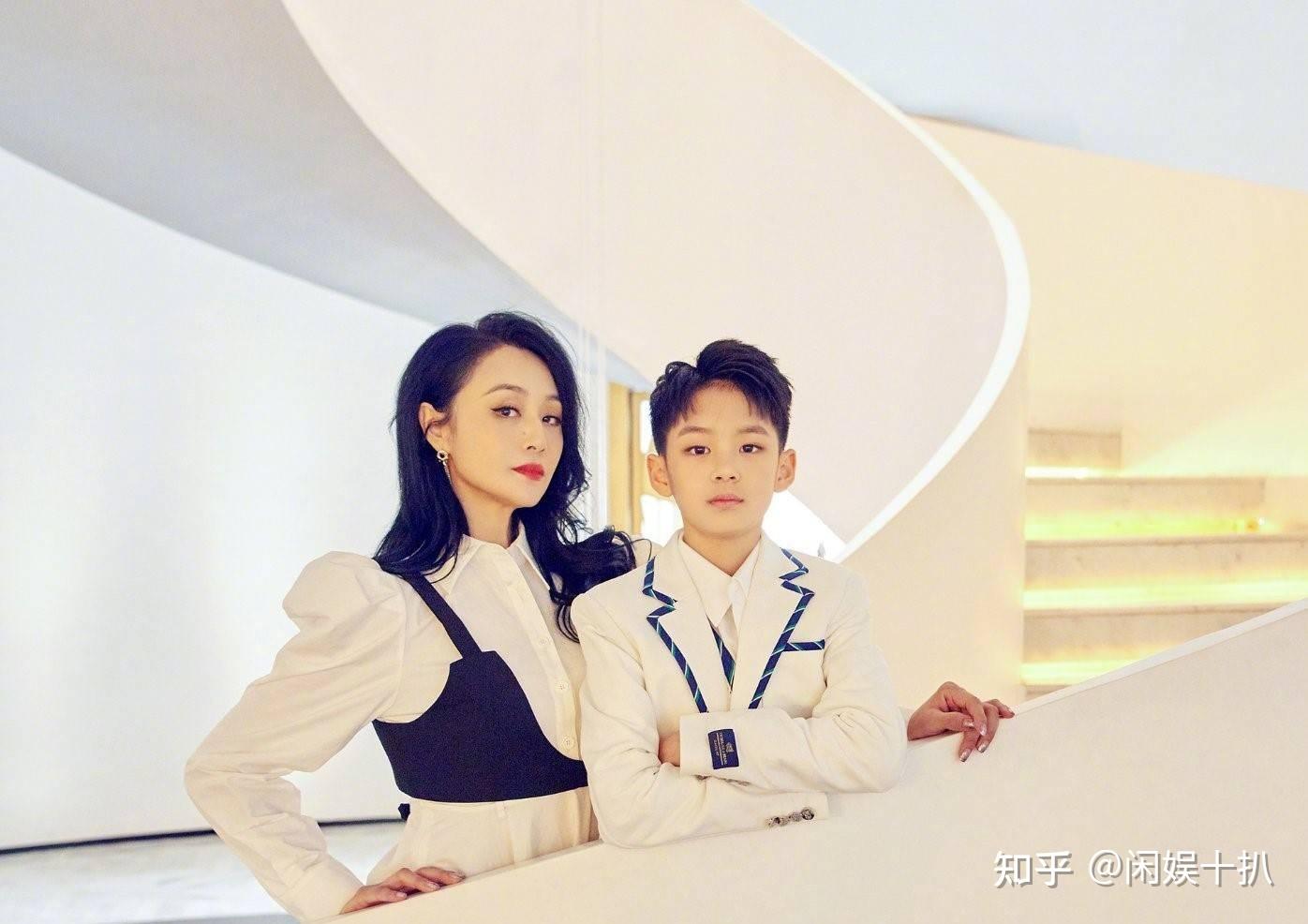 央视前主持曹颖：下嫁丈夫王斑，婚后生一胎，一家三口其乐融融 知乎