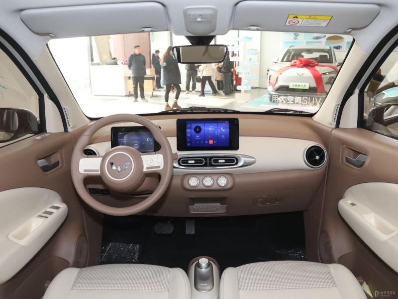 宏光MINIEV家族销量突破140万 宏光MINIEV四门版即将亮相！ - 知乎