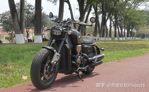 【评测】QJMOTOR 闪600，复古巡航必看的一款 - 知乎