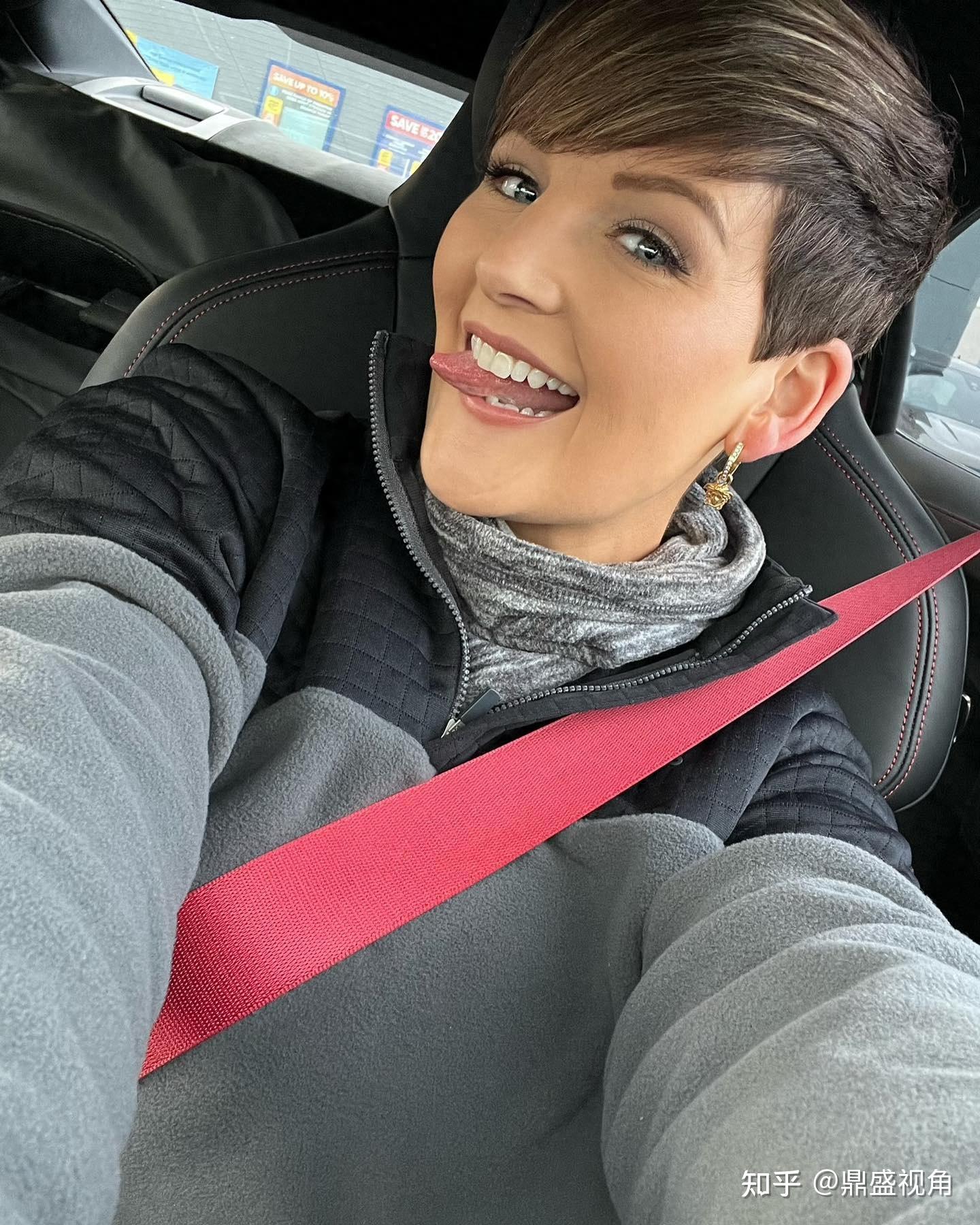 汉娜·布鲁克斯(Hannah Brooks)令人惊叹的下巴和迷人的外表 - 知乎