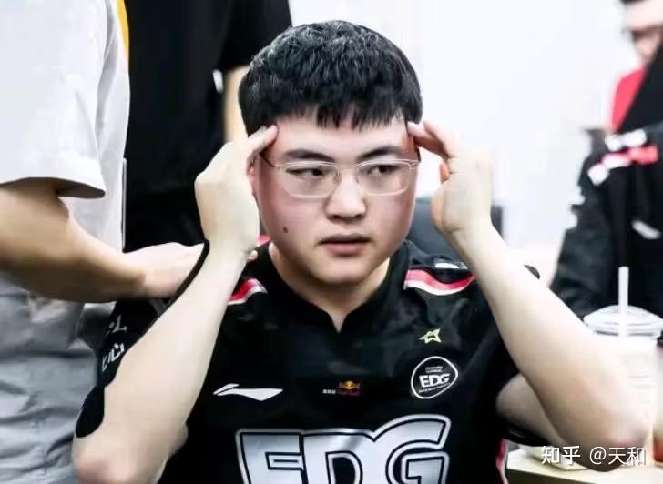 MLXG曝光uzi的转会费，最巅峰的S9时期，想买他要半个亿 - 知乎