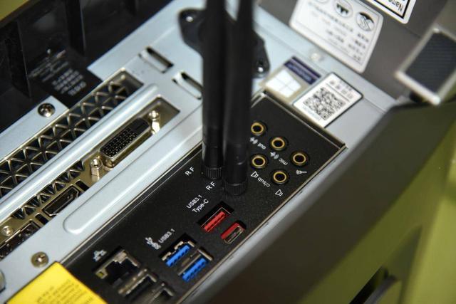 小主机也能吃鸡，别蒙我！七彩虹 iGame Sigma I300：试过再说话