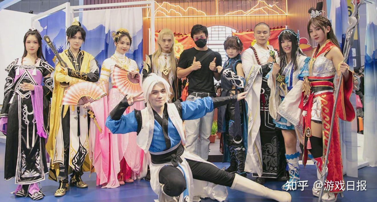 BW漫展Coser最多的展台？官方只找了9个人，路人跑来“打工” - 知乎