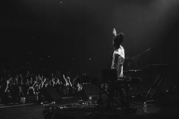 传统还是未来？FKJ：我全都要 - 知乎