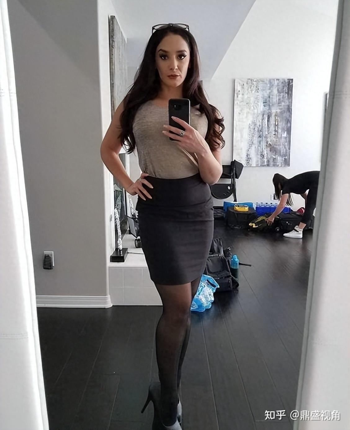 艾弗里·克里斯蒂，由多样化的照片和迷人的视频，造就的女艺术家 - 知乎