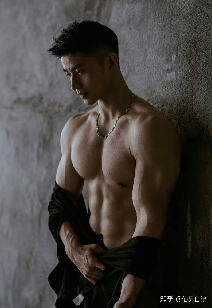 新晋体育生男模，不仅有六块腹肌，颜值更是高！ - 知乎