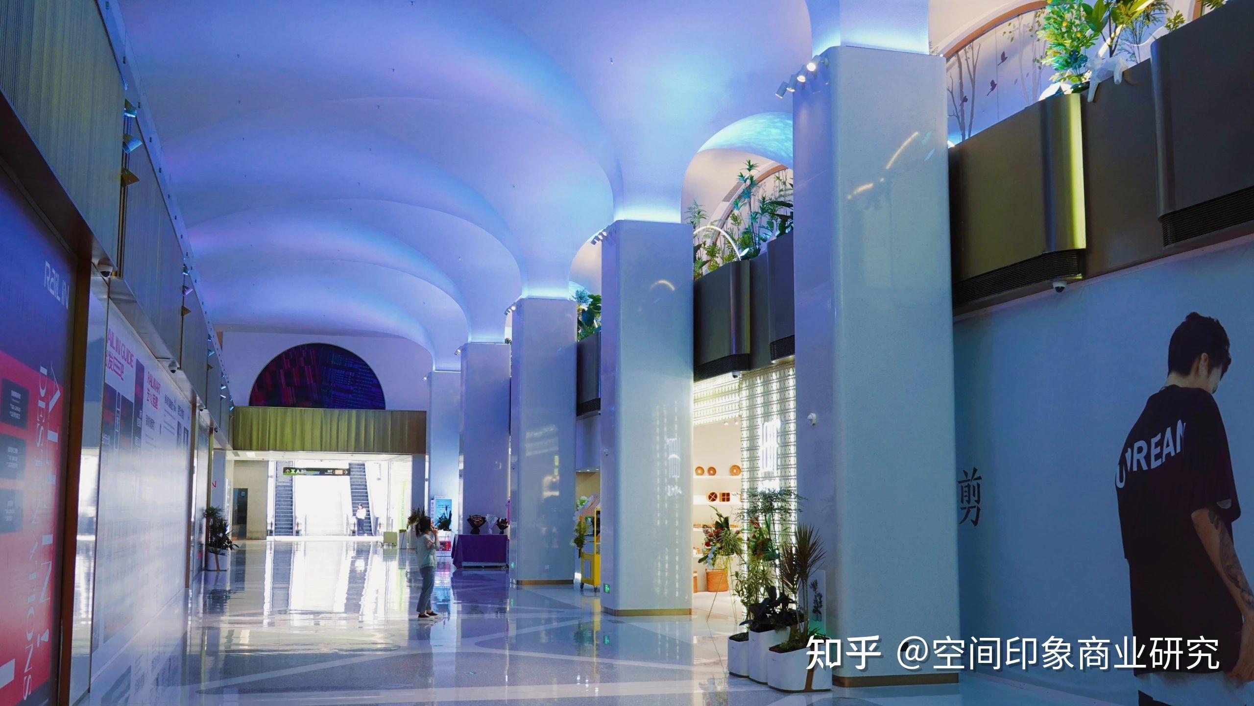 深圳湾超级总部基地首mall「睿印RAILIN」，行色匆匆里的超chill商业空间 - 知乎