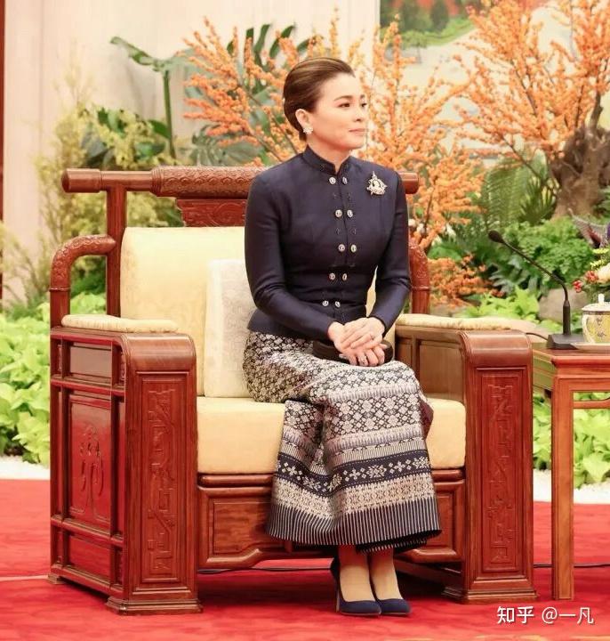 泰王访华，王后气场成焦点，网友追着学穿搭！ - 知乎