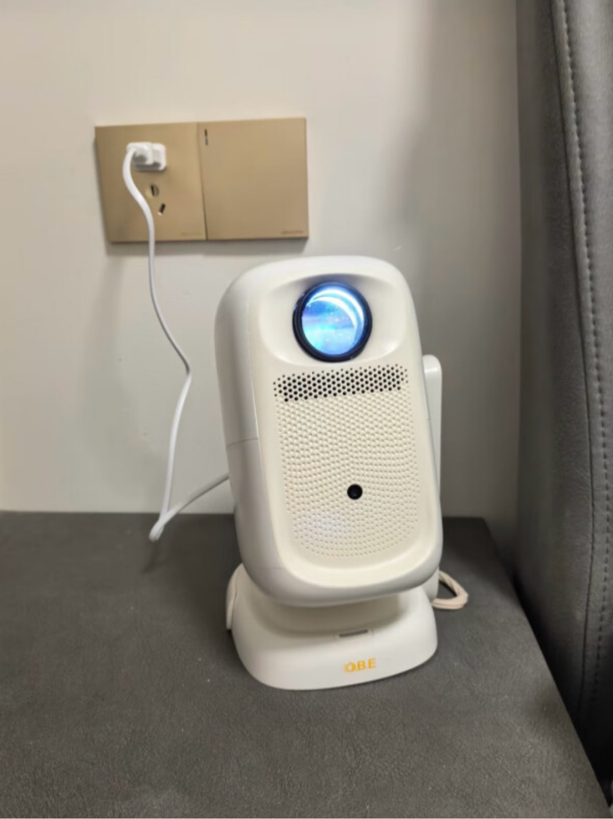 平价卧室投影仪，大眼橙c2air高亮版使用反馈 - 知乎