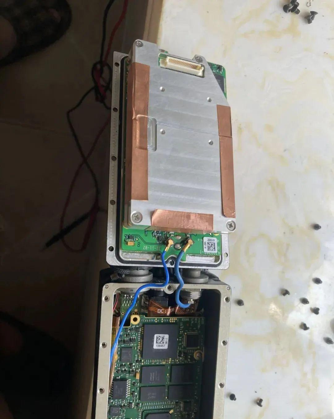 拆了一个美军电台PRC-148 JEM和配套车载功放AN/VRC-111，设计不是一般复杂！ - 知乎