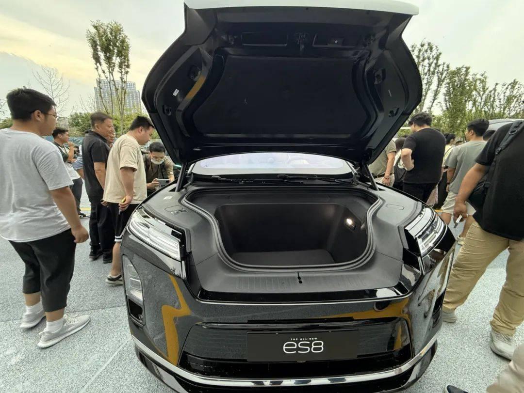 租电价30.88万元起，蔚来全新ES8预售：这次定价很听劝 - 知乎