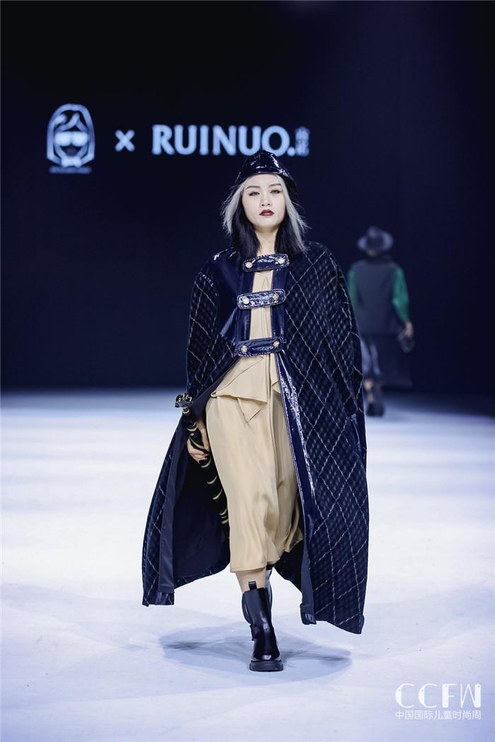 从趣味与深思中演绎更强科幻感——MR DESIGNER YANGZI高定时装秀 - 知乎