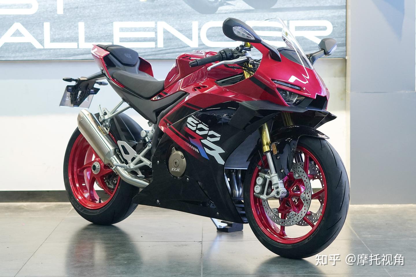 无极RR500S即将上市，售价或3万左右，比张雪500RR如何？ - 知乎