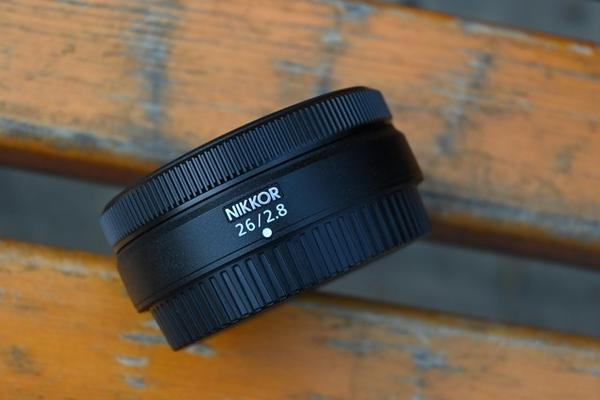 尼克尔Z 26mm f/2.8镜头评测：强便携、高素质饼干镜头 - 知乎