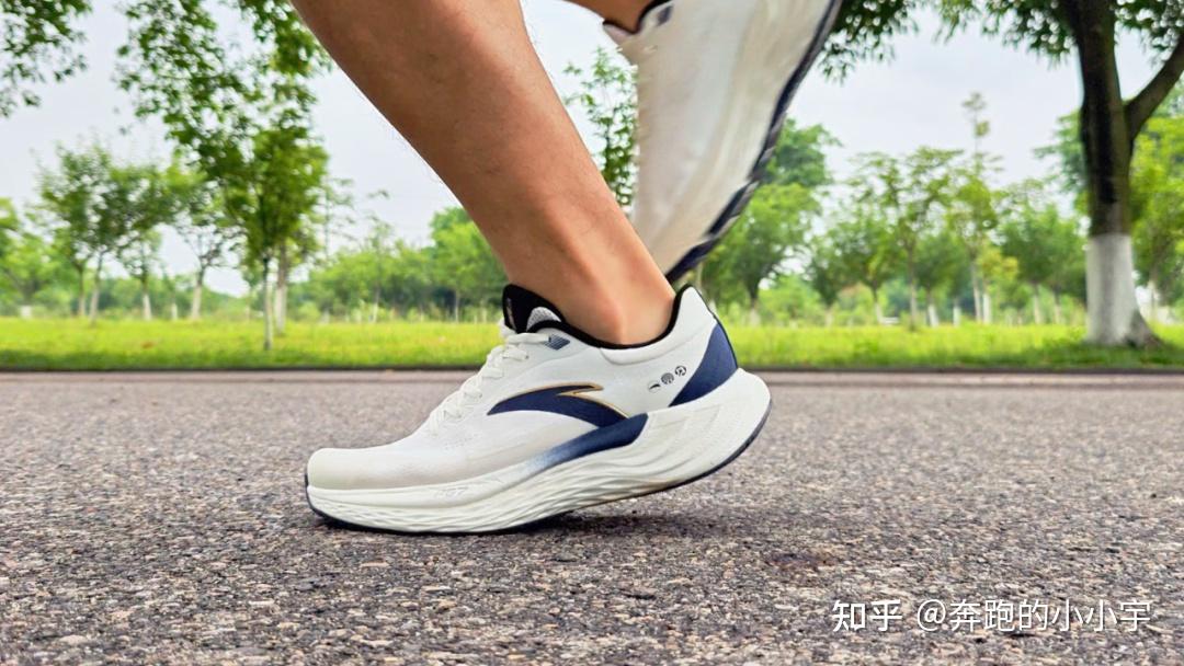 到底什么是PG7？「旅步」跑鞋实测+PG7科技平台解读。 - 知乎