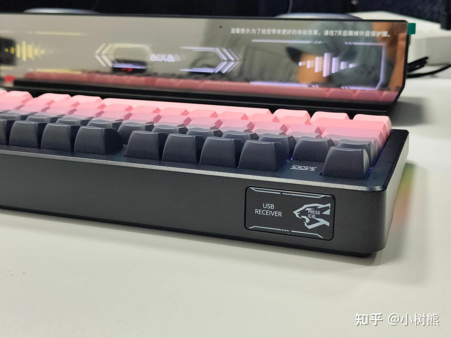侧刻键帽 + RGB 灯效：凌豹 K98Pro 把颜值直接焊在键盘上 - 知乎