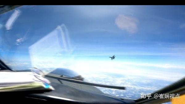 歼-16尾流驱离美军机，RC-135晃动不止：敢挑衅就要付出代价 - 知乎
