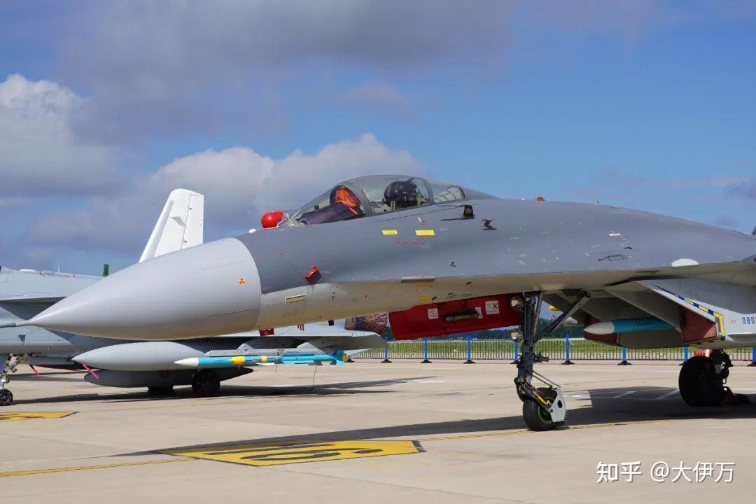 长春航展上大伊万唯二关注的战机——歼-11BG型有哪些用途？是歼-20不香了吗？ - 知乎