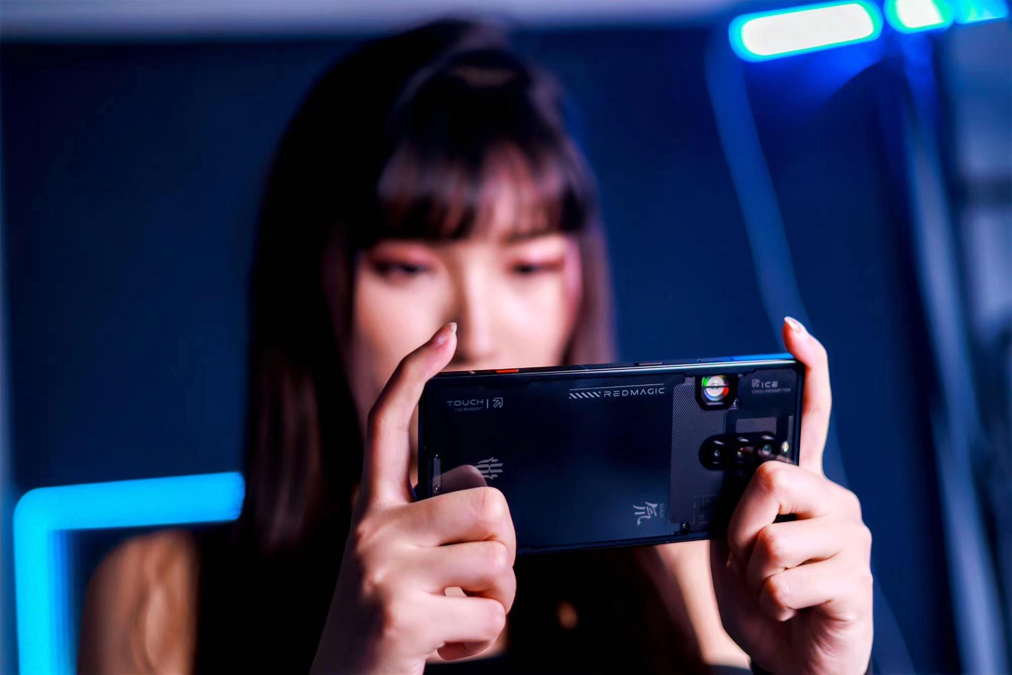 如何评价最新发布的红魔8S Pro，有哪些亮点值得关注？相比红魔8S Pro+、红魔8 Pro、红魔8 Pro+有什么优缺点？