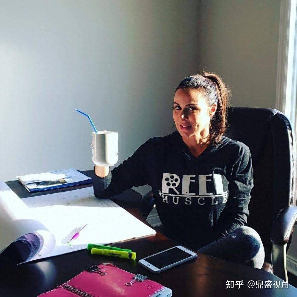 肯德拉·鲁斯特 (Kendra Lust)以其独特的风格而闻名业界（多图） - 知乎