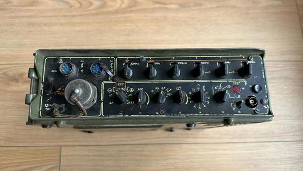 罕见的Thomson CSF skyhopper TRC-350 无线电发射器-法国制造 - 知乎