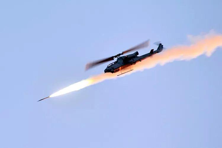 这种准航母不仅功能全面，有的竟能装上20架F35B！ - 知乎