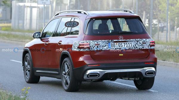 【新款奔驰GLB路试曝光 造型小改/2023年发布】 - 知乎