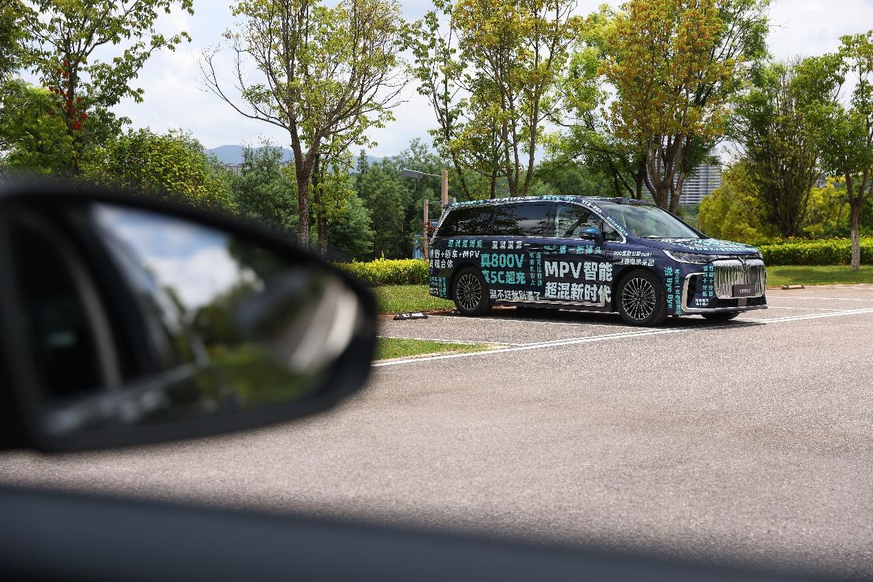 26款岚图梦想家谍照曝光，800V+5C 超充 + 大电池引领插混 MPV 新变革 - 知乎