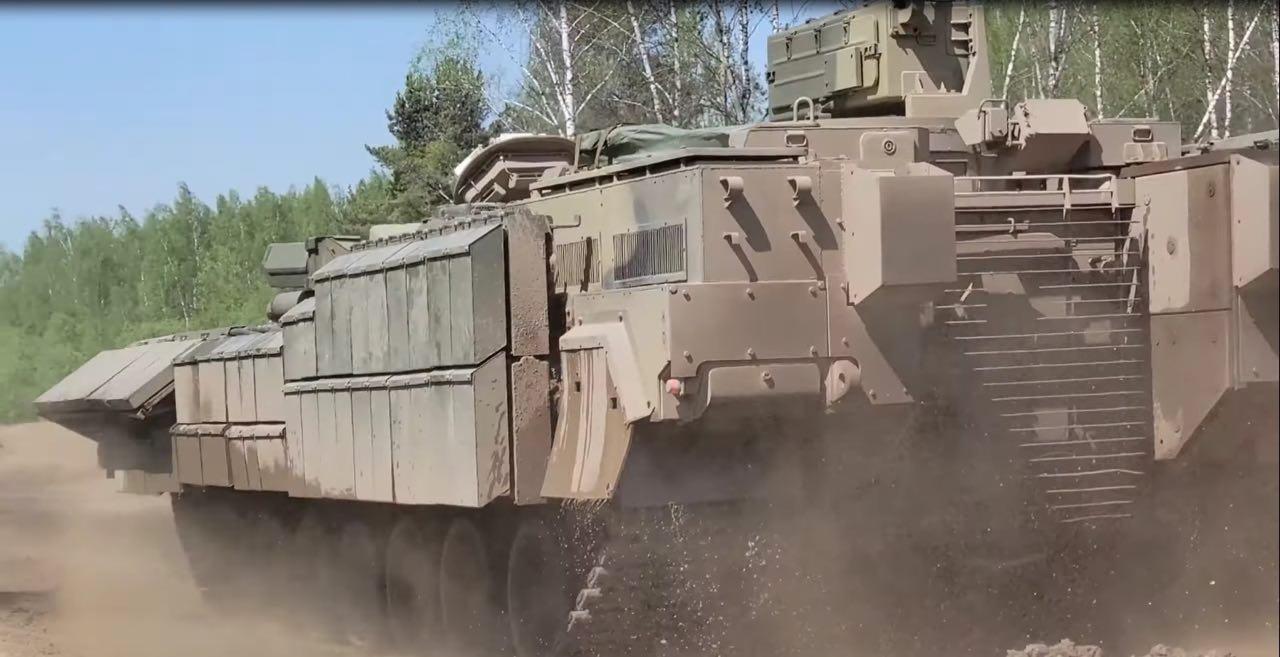 炮口指向谁？——T-14阿玛塔坦克竟成普京的逃亡专车 - 知乎