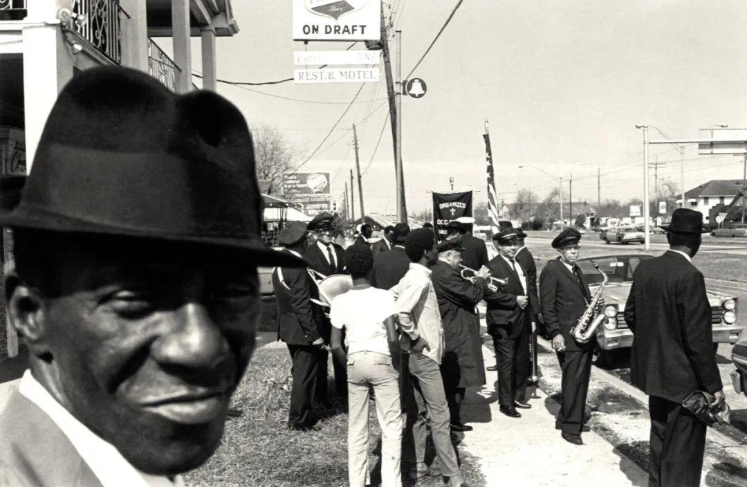 摄影黑皮书】029—Lee Friedlander （李·弗里德兰德） - 知乎