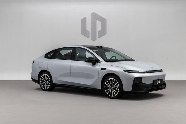 零跑B01开启预售！10万级新能源神仙打架，小鹏M03/秦L EV还香吗？ - 知乎