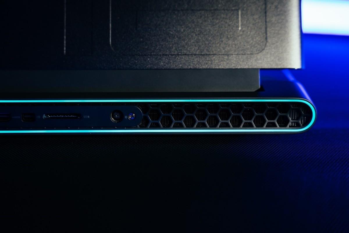 外星人Alienware m18评测：细节拉满，游戏体验新王者 - 知乎
