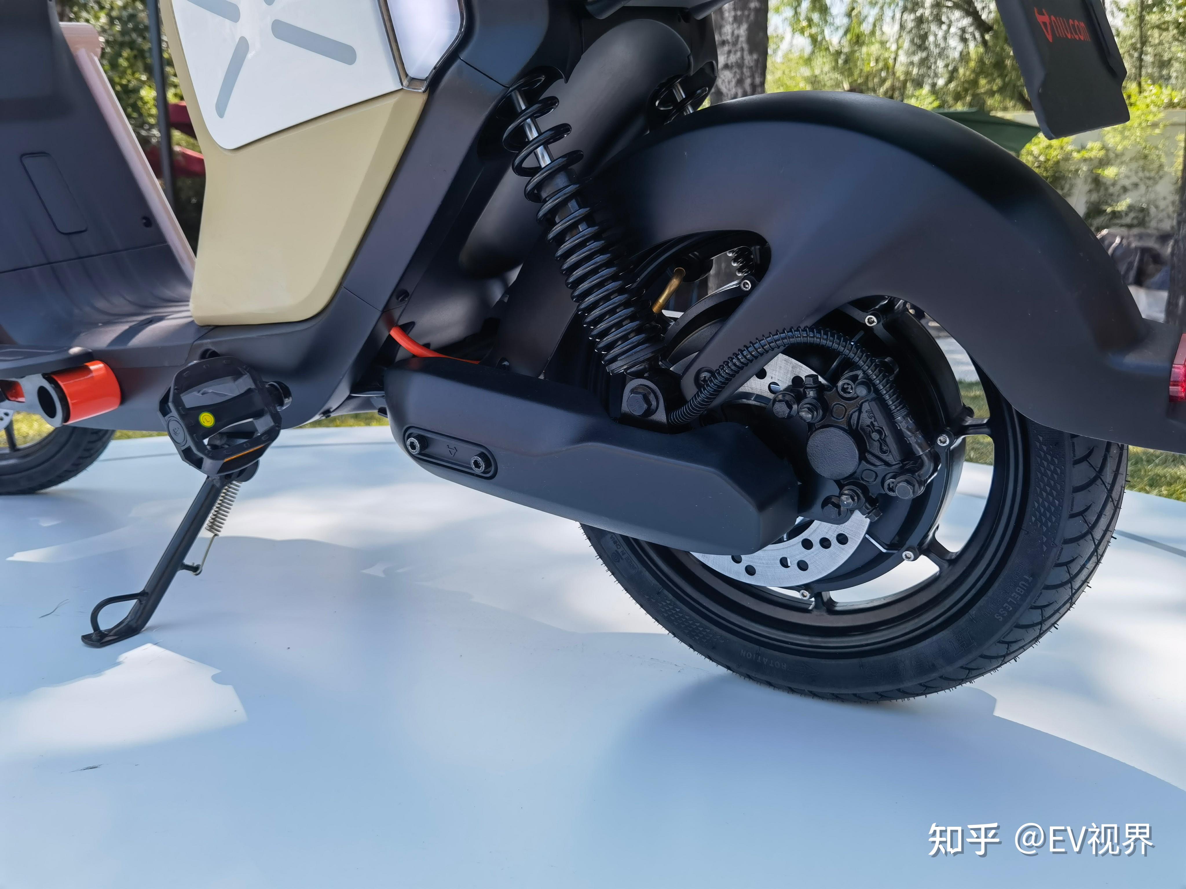 迈入个性化时代 小牛电动发布跨骑电自SQi及全新UQi+ - 知乎