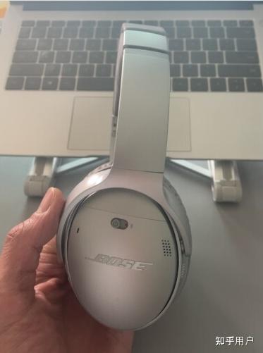 挑了几款颜值出众的声阔Q35、BOSE QC35 Ⅱ、SONY XM4，这三个里面哪个戴着舒服呀？