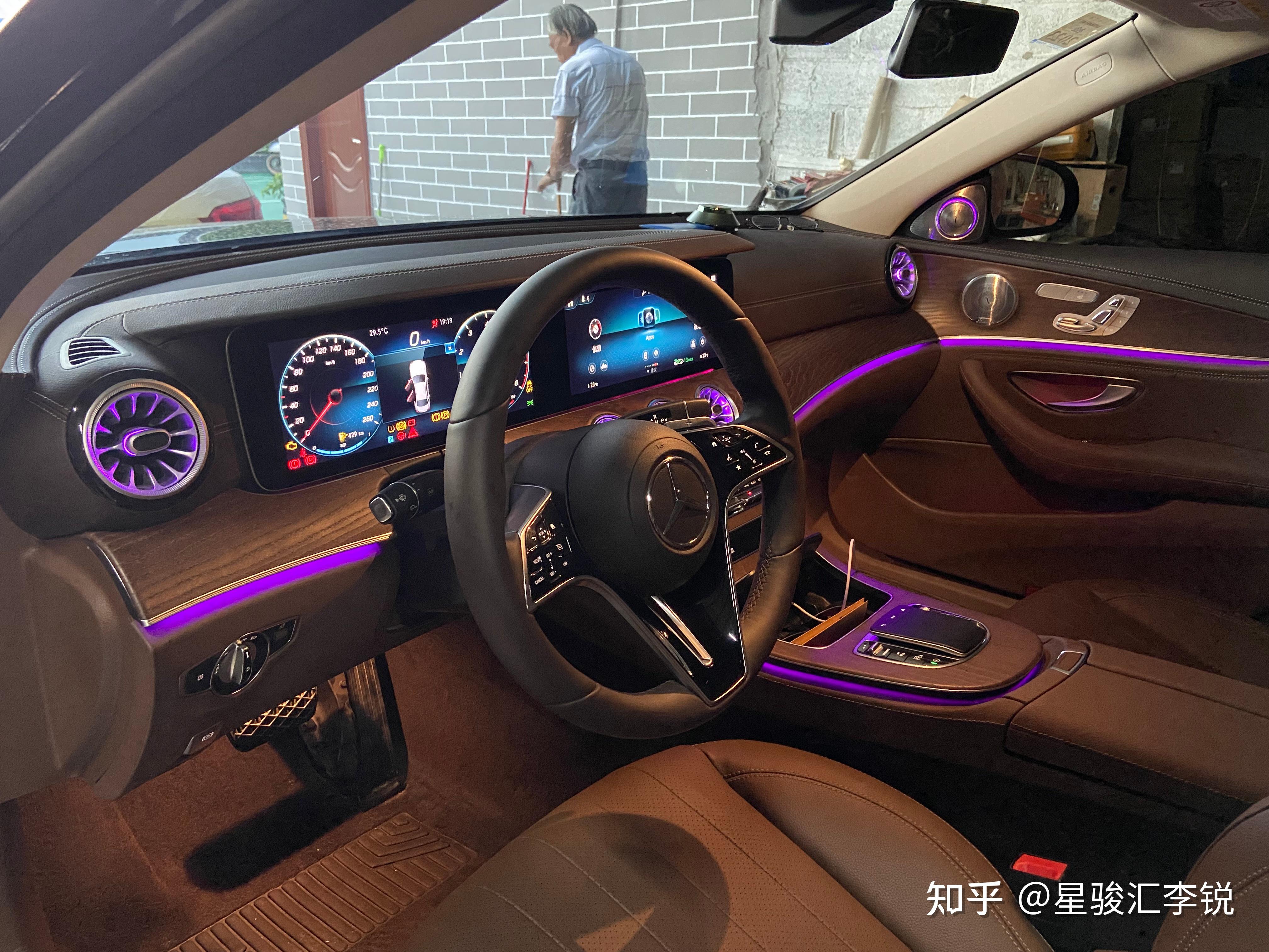 22款奔驰E300L改装小柏林音响，旋转高音等发光套件 - 知乎