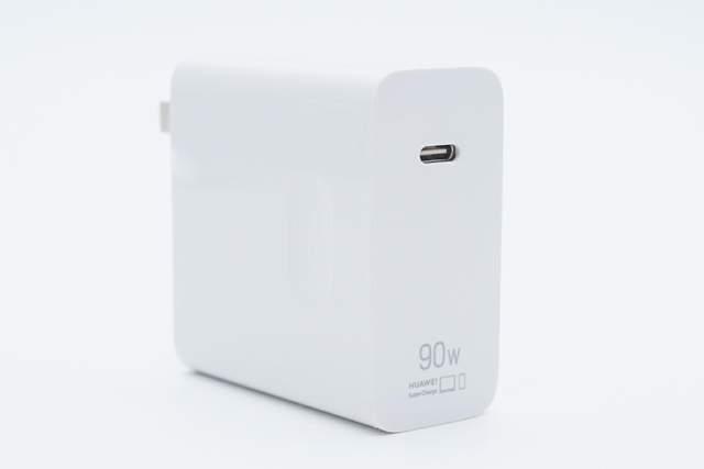 SCP 90W快充，单C极致输出，华为90W充电器评测 - 知乎